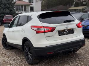 White Nissan Qashqai 2014 in Utena, with an engine capacity of 1.46 L and mileage of 290 thousand km for 6390 €, photo 4 on AUTOMOTO.COM.LV