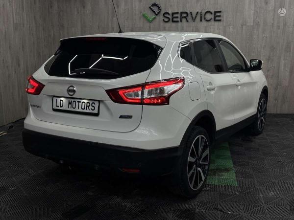 White Nissan Qashqai 2014 in Vilnius, with an engine capacity of 1.46 L and mileage of 289 thousand km for 7190 €, photo 3 on AUTOMOTO.COM.LV
