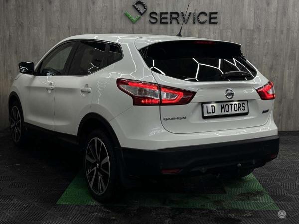 White Nissan Qashqai 2014 in Vilnius, with an engine capacity of 1.46 L and mileage of 289 thousand km for 7190 €, photo 4 on AUTOMOTO.COM.LV
