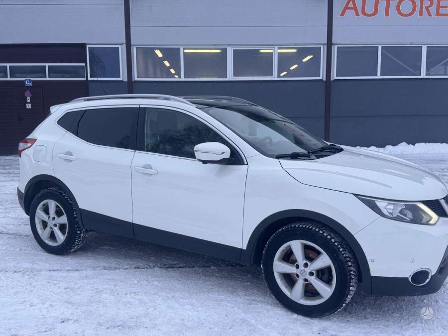 White Nissan Qashqai 2014 in Silale, with an engine capacity of 1.60 L and mileage of 195 thousand km for 9500 €, photo 2 on AUTOMOTO.COM.LV