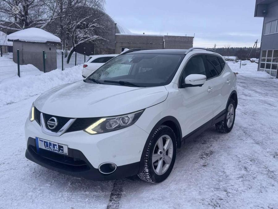 White Nissan Qashqai 2014 in Silale, with an engine capacity of 1.60 L and mileage of 195 thousand km for 9500 €, photo 5 on AUTOMOTO.COM.LV