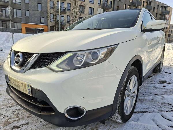 White Nissan Qashqai 2014 in Vilnius, with an engine capacity of 1.46 L and mileage of 242 thousand km for 7200 €, photo 1 on AUTOMOTO.COM.LV
