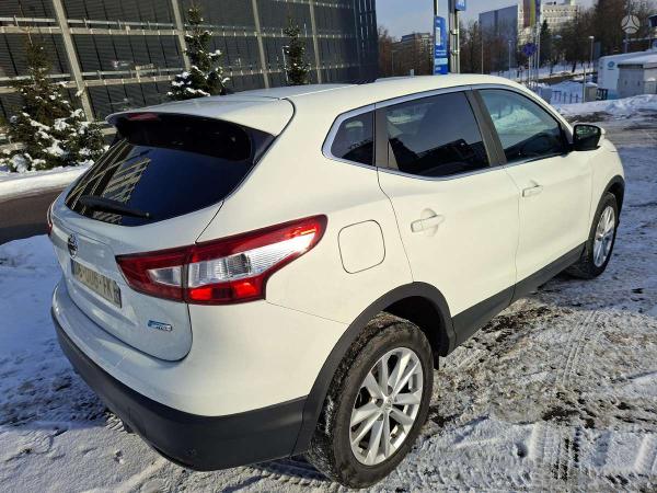 White Nissan Qashqai 2014 in Vilnius, with an engine capacity of 1.46 L and mileage of 242 thousand km for 7200 €, photo 5 on AUTOMOTO.COM.LV
