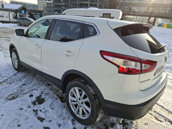 White Nissan Qashqai 2014 in Vilnius, with an engine capacity of 1.46 L and mileage of 242 thousand km for 7200 €, photo 6 on AUTOMOTO.COM.LV