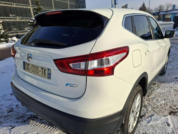 White Nissan Qashqai 2014 in Vilnius, with an engine capacity of 1.46 L and mileage of 242 thousand km for 7200 €, photo 7 on AUTOMOTO.COM.LV