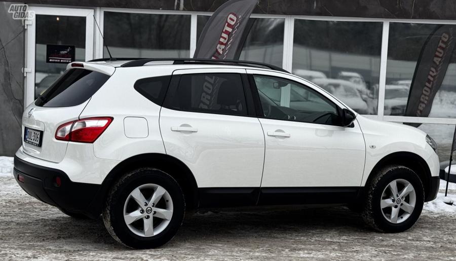 White Nissan Qashqai 2014 in Radviliskis, with an engine capacity of 1.60 L and mileage of 224 thousand km for 5750 €, photo 8 on AUTOMOTO.COM.LV