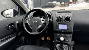 White Nissan Qashqai 2014 in Radviliskis, with an engine capacity of 1.60 L and mileage of 224 thousand km for 5750 €, photo 13 on AUTOMOTO.COM.LV