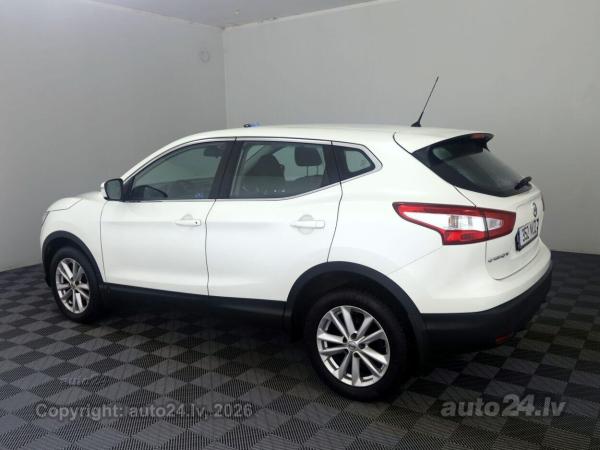 White Nissan Qashqai 2014 in Tallinn, with an engine capacity of 1.20 L and mileage of 82 thousand km for 5999 €, photo 4 on AUTOMOTO.COM.LV