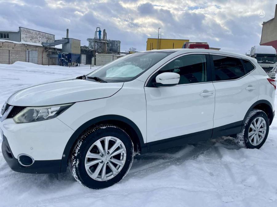 White Nissan Qashqai 2014 in Taurage, with an engine capacity of 1.60 L and mileage of 260 thousand km for 7200 €, photo 2 on AUTOMOTO.COM.LV