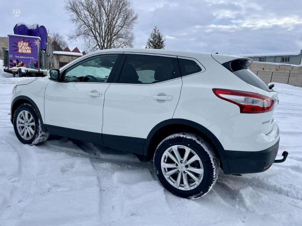 White Nissan Qashqai 2014 in Taurage, with an engine capacity of 1.60 L and mileage of 260 thousand km for 7200 €, photo 4 on AUTOMOTO.COM.LV