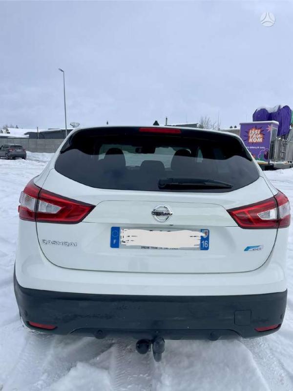 White Nissan Qashqai 2014 in Taurage, with an engine capacity of 1.60 L and mileage of 260 thousand km for 7200 €, photo 6 on AUTOMOTO.COM.LV
