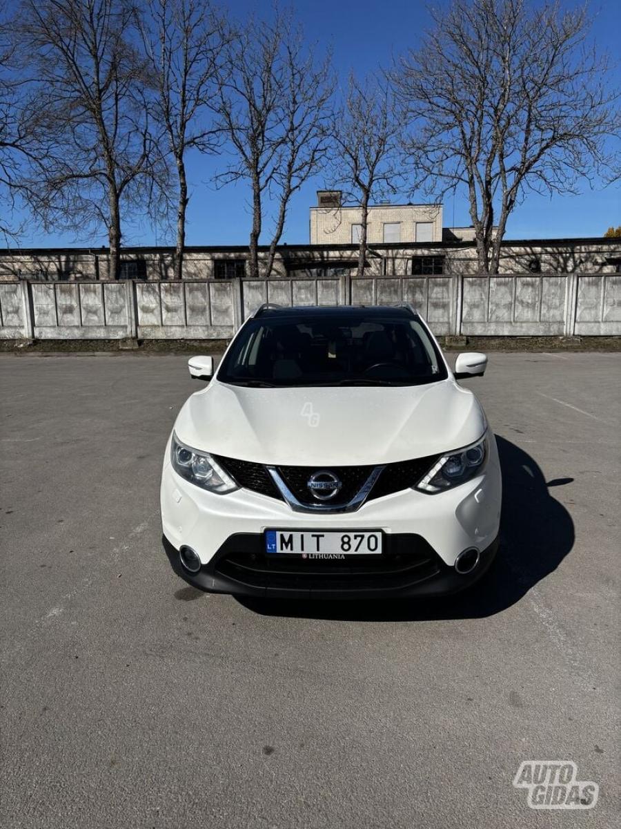 White Nissan Qashqai 2014 in Plunge, with an engine capacity of 1.50 L and mileage of 239 thousand km for 9500 €, photo 4 on AUTOMOTO.COM.LV
