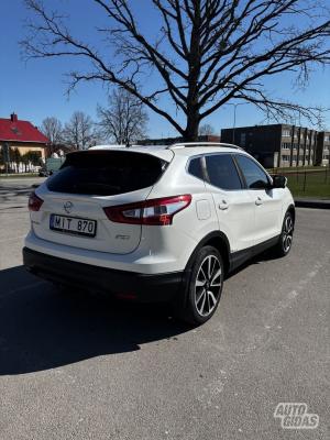 White Nissan Qashqai 2014 in Plunge, with an engine capacity of 1.50 L and mileage of 239 thousand km for 9500 €, photo 5 on AUTOMOTO.COM.LV