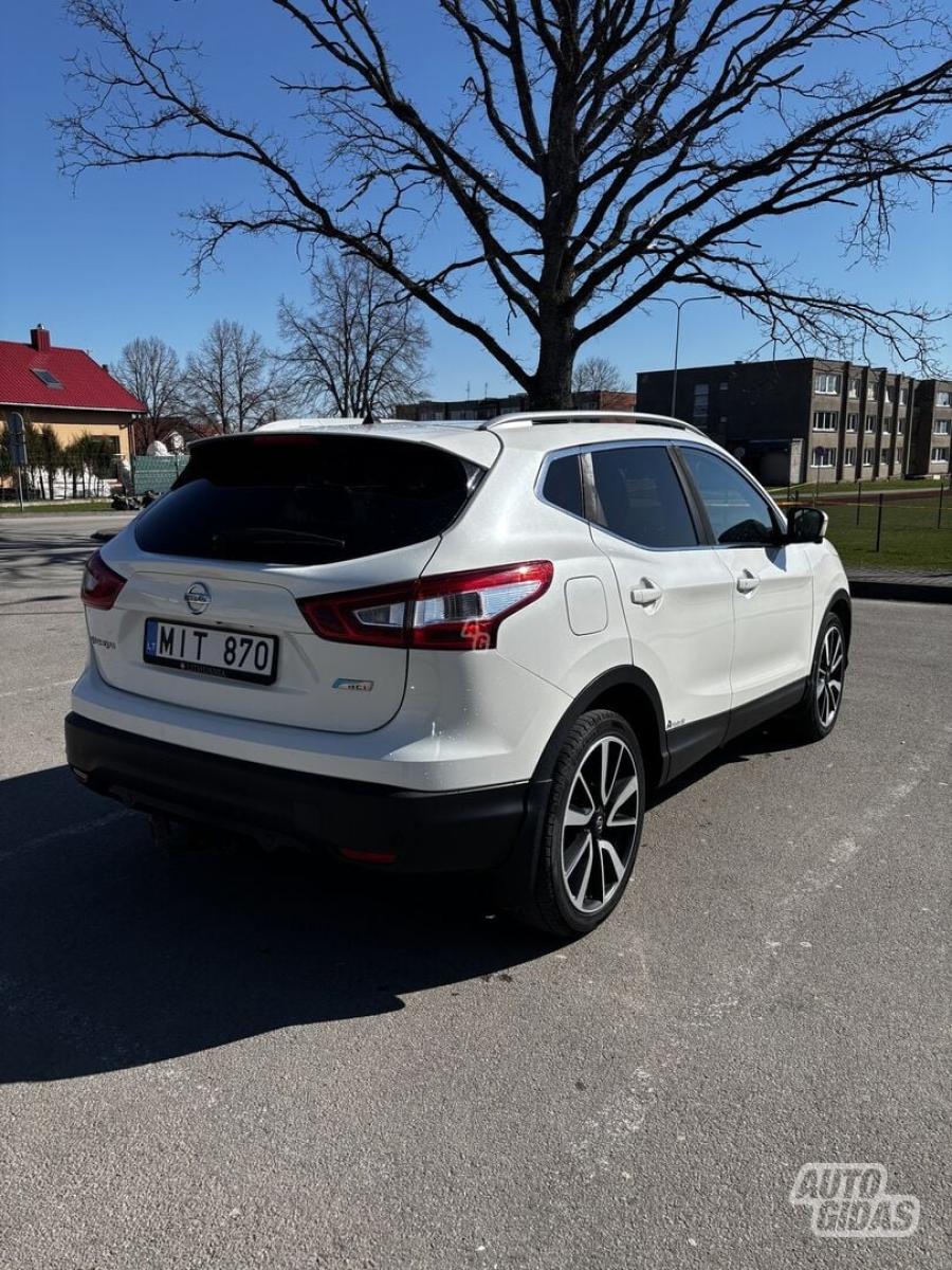White Nissan Qashqai 2014 in Plunge, with an engine capacity of 1.50 L and mileage of 239 thousand km for 9500 €, photo 5 on AUTOMOTO.COM.LV