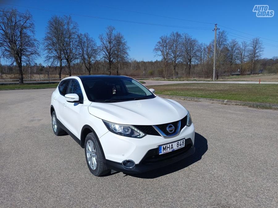 White Nissan Qashqai 2014 in Vilnius, with an engine capacity of 1.50 L and mileage of 233 thousand km for 8300 €, photo 3 on AUTOMOTO.COM.LV