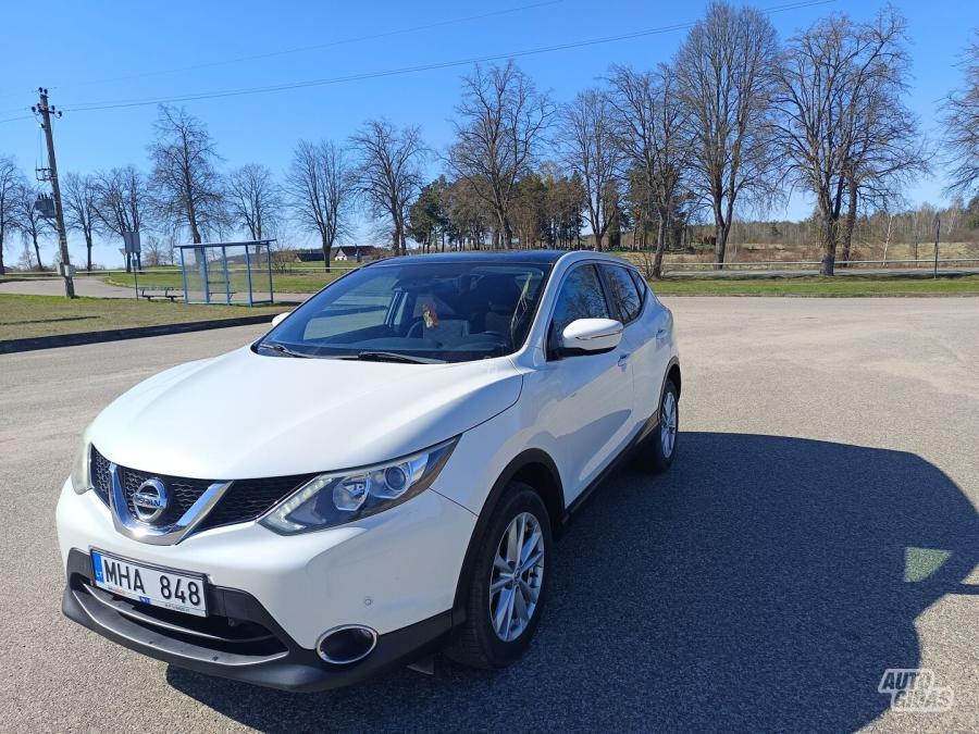 White Nissan Qashqai 2014 in Vilnius, with an engine capacity of 1.50 L and mileage of 233 thousand km for 8300 €, photo 5 on AUTOMOTO.COM.LV