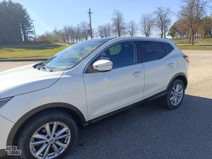 White Nissan Qashqai 2014 in Vilnius, with an engine capacity of 1.50 L and mileage of 233 thousand km for 8300 €, photo 6 on AUTOMOTO.COM.LV