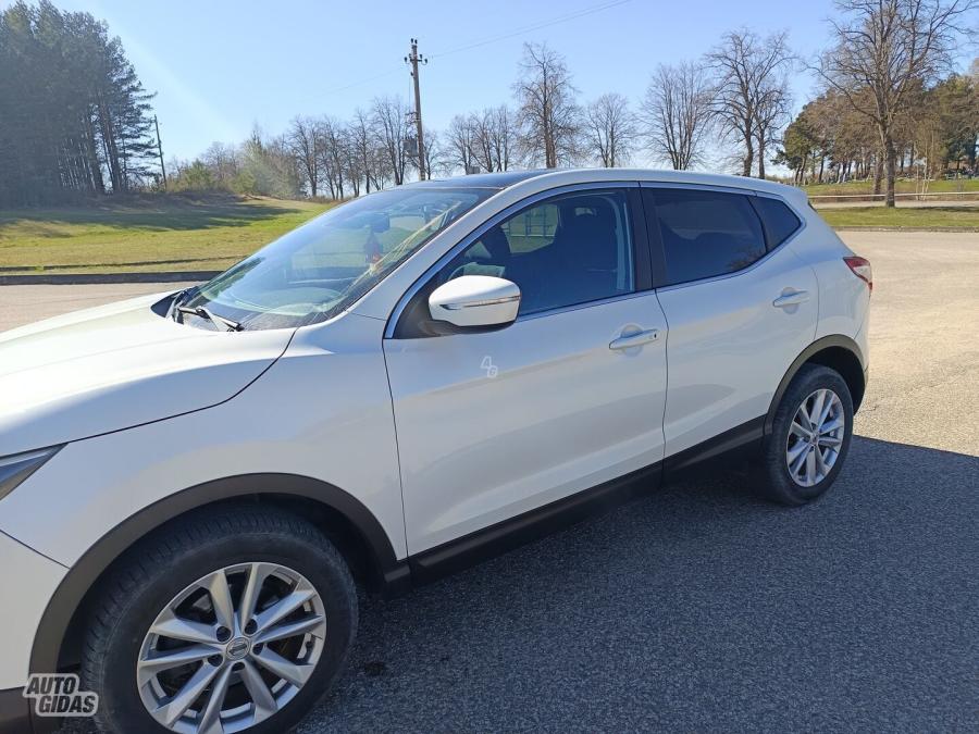 White Nissan Qashqai 2014 in Vilnius, with an engine capacity of 1.50 L and mileage of 233 thousand km for 8300 €, photo 6 on AUTOMOTO.COM.LV