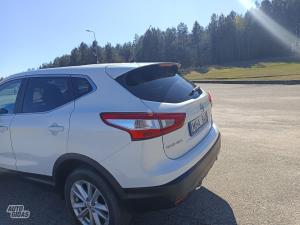 White Nissan Qashqai 2014 in Vilnius, with an engine capacity of 1.50 L and mileage of 233 thousand km for 8300 €, photo 8 on AUTOMOTO.COM.LV