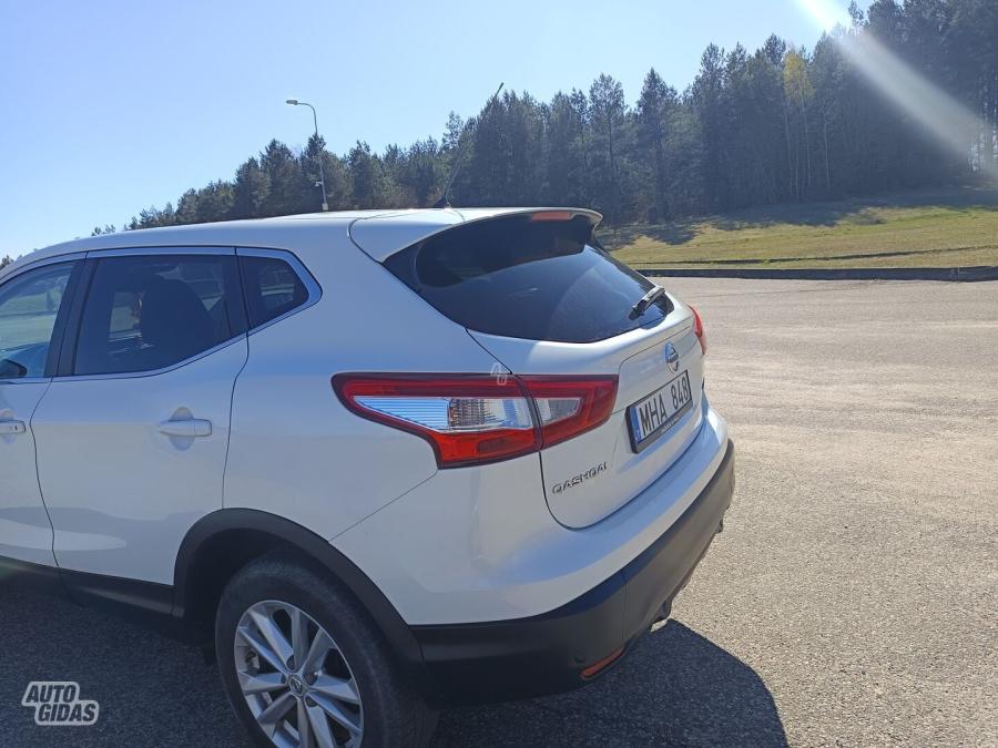 White Nissan Qashqai 2014 in Vilnius, with an engine capacity of 1.50 L and mileage of 233 thousand km for 8300 €, photo 8 on AUTOMOTO.COM.LV