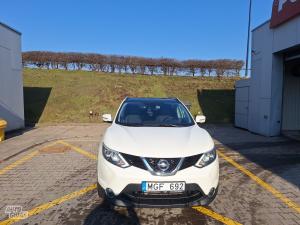 White Nissan Qashqai 2014 in Vilnius, with an engine capacity of 1.20 L and mileage of 226 thousand km for 7000 €, photo  on AUTOMOTO.COM.LV