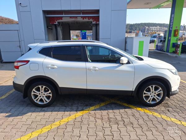 Balts Nissan Qashqai 2014 Viļņa, ar dzinēja tilpumu 1.20 L un nobraukumu 226 tūkst. km par 7000 €, foto 2 vietnē AUTOMOTO.COM.LV