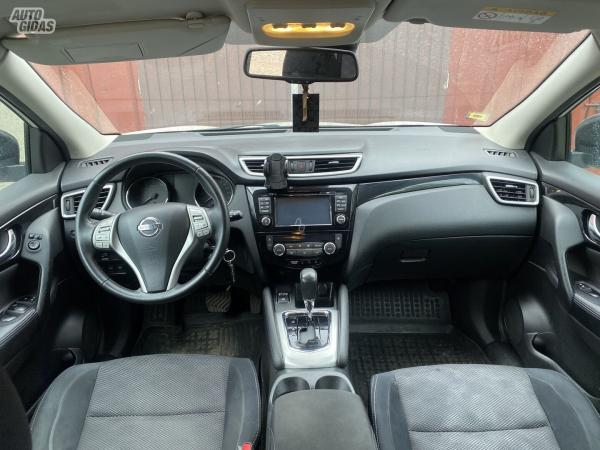 White Nissan Qashqai 2014 in Marijampole, with an engine capacity of 1.20 L and mileage of 147 thousand km for 7600 €, photo 10 on AUTOMOTO.COM.LV