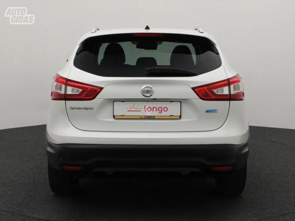 White Nissan Qashqai 2014 in Vilnius, with an engine capacity of 1.20 L and mileage of 185 thousand km for 8599 €, photo 5 on AUTOMOTO.COM.LV