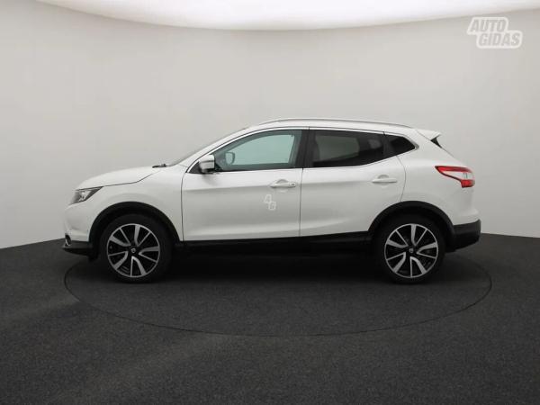 White Nissan Qashqai 2014 in Vilnius, with an engine capacity of 1.20 L and mileage of 185 thousand km for 8599 €, photo 6 on AUTOMOTO.COM.LV