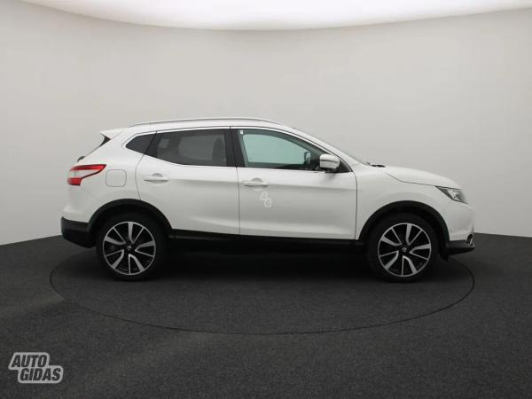 White Nissan Qashqai 2014 in Vilnius, with an engine capacity of 1.20 L and mileage of 185 thousand km for 8599 €, photo 9 on AUTOMOTO.COM.LV