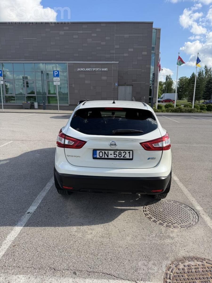 Белый Ниссан Кашкай 2014 в Рига, объемом двигателя 1.60 л и пробегом 275 тыс. км за 5900 €, фото 5 на AUTOMOTO.COM.LV