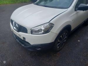 White Nissan Qashqai 2014 in Panevezys, with an engine capacity of 1.60 L and mileage of 250 thousand km for 3150 €, photo  on AUTOMOTO.COM.LV