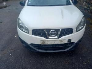 White Nissan Qashqai 2014 in Panevezys, with an engine capacity of 1.60 L and mileage of 250 thousand km for 3150 €, photo 3 on AUTOMOTO.COM.LV