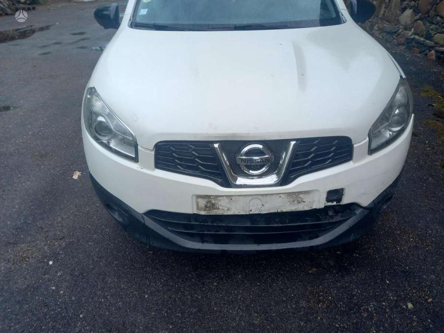White Nissan Qashqai 2014 in Panevezys, with an engine capacity of 1.60 L and mileage of 250 thousand km for 3150 €, photo 3 on AUTOMOTO.COM.LV