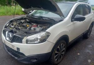 White Nissan Qashqai 2014 in Panevezys, with an engine capacity of 1.60 L and mileage of 250 thousand km for 3150 €, photo 6 on AUTOMOTO.COM.LV