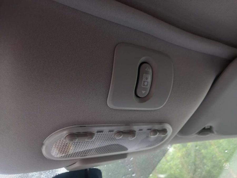 White Nissan Qashqai 2014 in Panevezys, with an engine capacity of 1.60 L and mileage of 250 thousand km for 3150 €, photo 8 on AUTOMOTO.COM.LV
