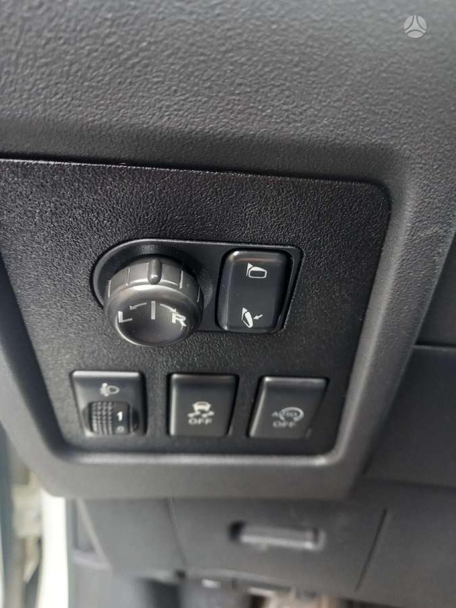 White Nissan Qashqai 2014 in Panevezys, with an engine capacity of 1.60 L and mileage of 250 thousand km for 3150 €, photo 10 on AUTOMOTO.COM.LV