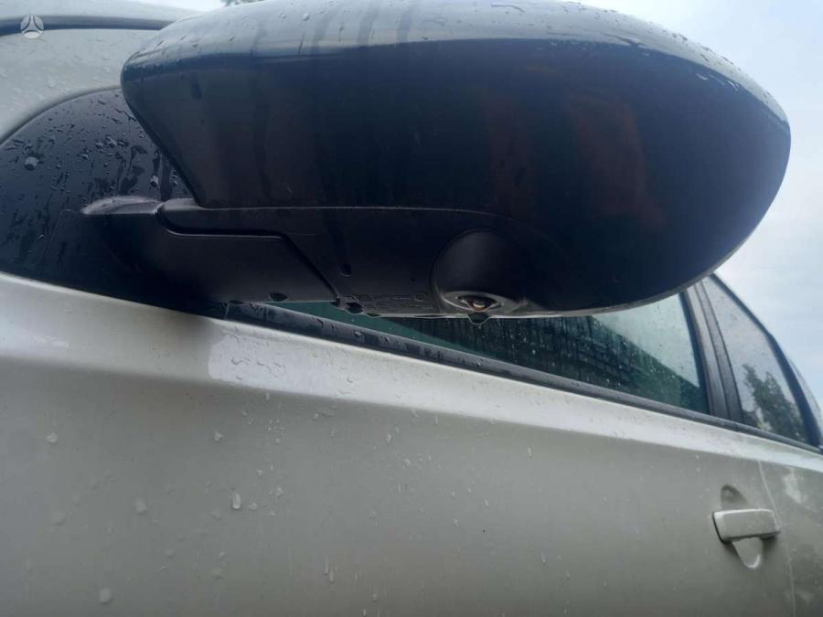 White Nissan Qashqai 2014 in Panevezys, with an engine capacity of 1.60 L and mileage of 250 thousand km for 3150 €, photo 11 on AUTOMOTO.COM.LV