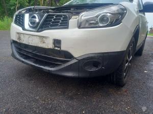 White Nissan Qashqai 2014 in Panevezys, with an engine capacity of 1.60 L and mileage of 250 thousand km for 3150 €, photo 14 on AUTOMOTO.COM.LV