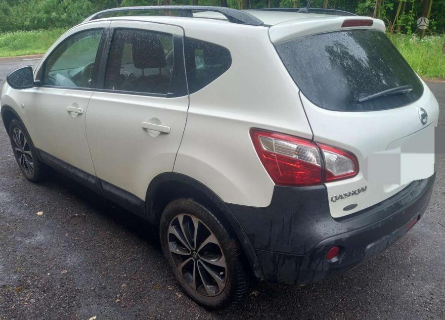 White Nissan Qashqai 2014 in Panevezys, with an engine capacity of 1.60 L and mileage of 250 thousand km for 3150 €, photo 17 on AUTOMOTO.COM.LV