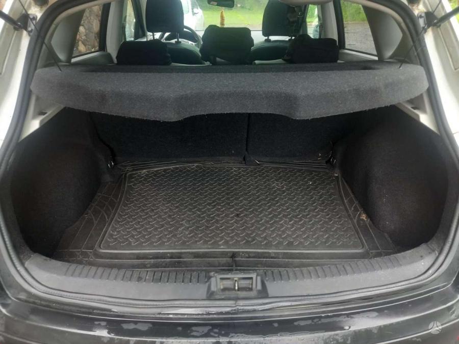 White Nissan Qashqai 2014 in Panevezys, with an engine capacity of 1.60 L and mileage of 250 thousand km for 3150 €, photo 18 on AUTOMOTO.COM.LV
