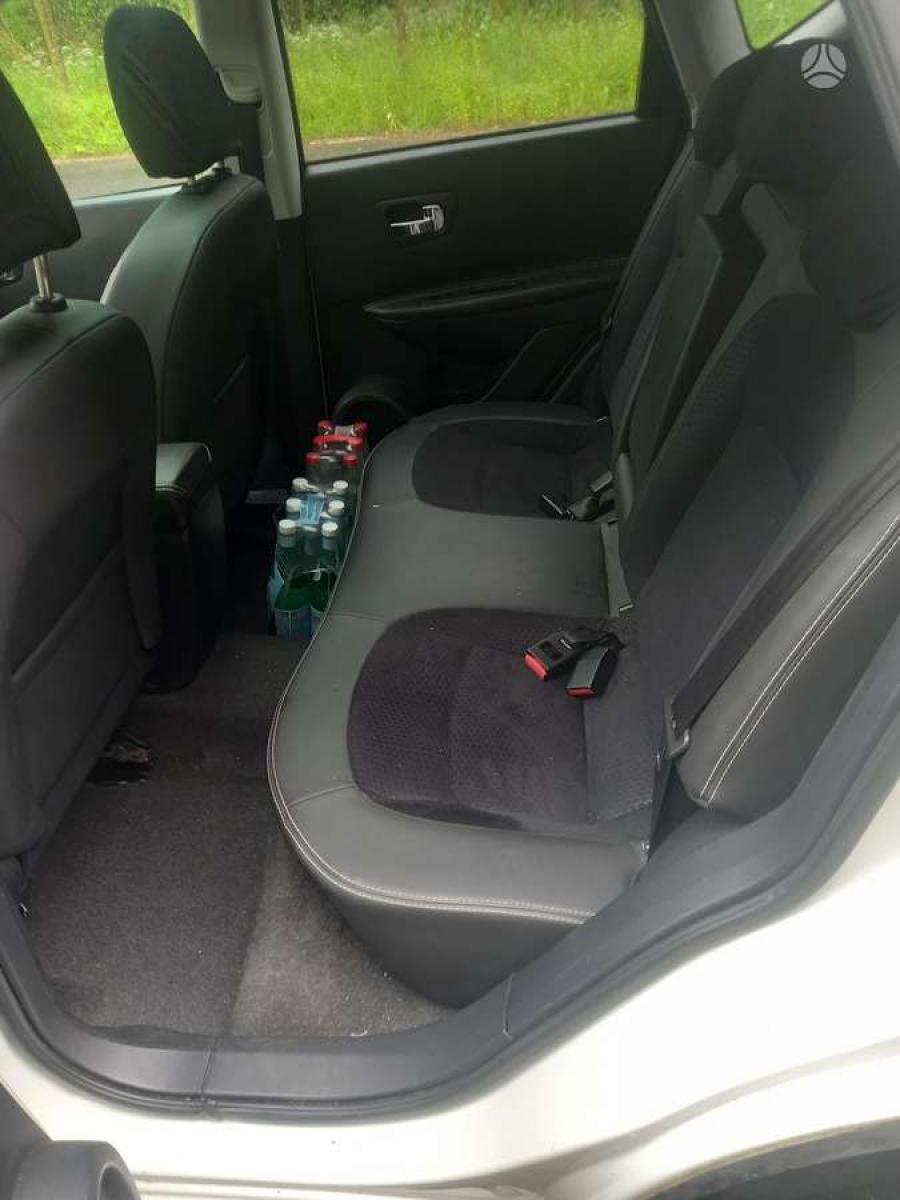 White Nissan Qashqai 2014 in Panevezys, with an engine capacity of 1.60 L and mileage of 250 thousand km for 3150 €, photo 19 on AUTOMOTO.COM.LV