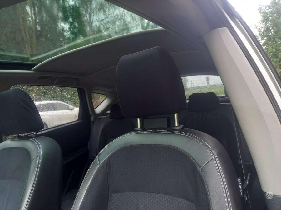 White Nissan Qashqai 2014 in Panevezys, with an engine capacity of 1.60 L and mileage of 250 thousand km for 3150 €, photo 20 on AUTOMOTO.COM.LV