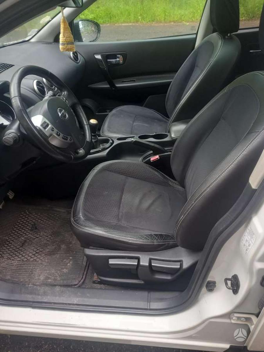 White Nissan Qashqai 2014 in Panevezys, with an engine capacity of 1.60 L and mileage of 250 thousand km for 3150 €, photo 21 on AUTOMOTO.COM.LV