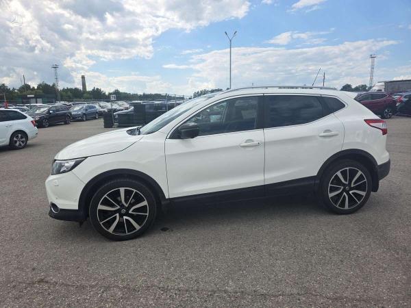 White Nissan Qashqai 2014 in Marijampole, with an engine capacity of 1.46 L and mileage of 221 thousand km for 7990 €, photo 4 on AUTOMOTO.COM.LV