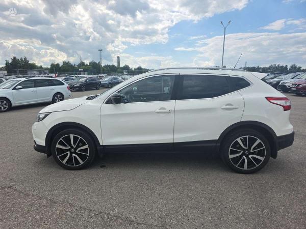 White Nissan Qashqai 2014 in Marijampole, with an engine capacity of 1.46 L and mileage of 221 thousand km for 7990 €, photo 5 on AUTOMOTO.COM.LV