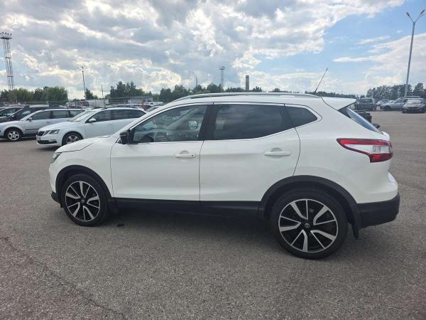 White Nissan Qashqai 2014 in Marijampole, with an engine capacity of 1.46 L and mileage of 221 thousand km for 7990 €, photo 6 on AUTOMOTO.COM.LV