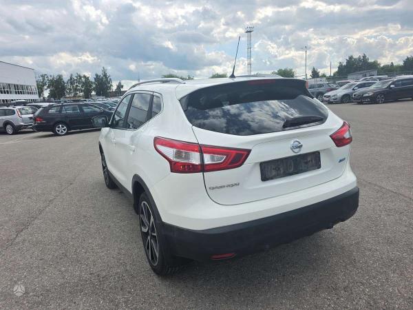 White Nissan Qashqai 2014 in Marijampole, with an engine capacity of 1.46 L and mileage of 221 thousand km for 7990 €, photo 9 on AUTOMOTO.COM.LV