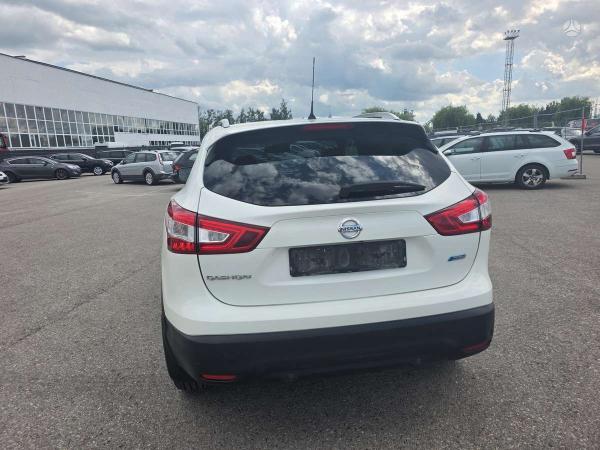White Nissan Qashqai 2014 in Marijampole, with an engine capacity of 1.46 L and mileage of 221 thousand km for 7990 €, photo 10 on AUTOMOTO.COM.LV