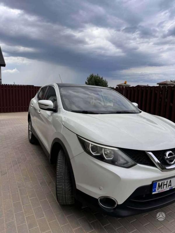 White Nissan Qashqai 2014 in Vilnius, with an engine capacity of 1.50 L and mileage of 234 thousand km for 7300 €, photo 1 on AUTOMOTO.COM.LV